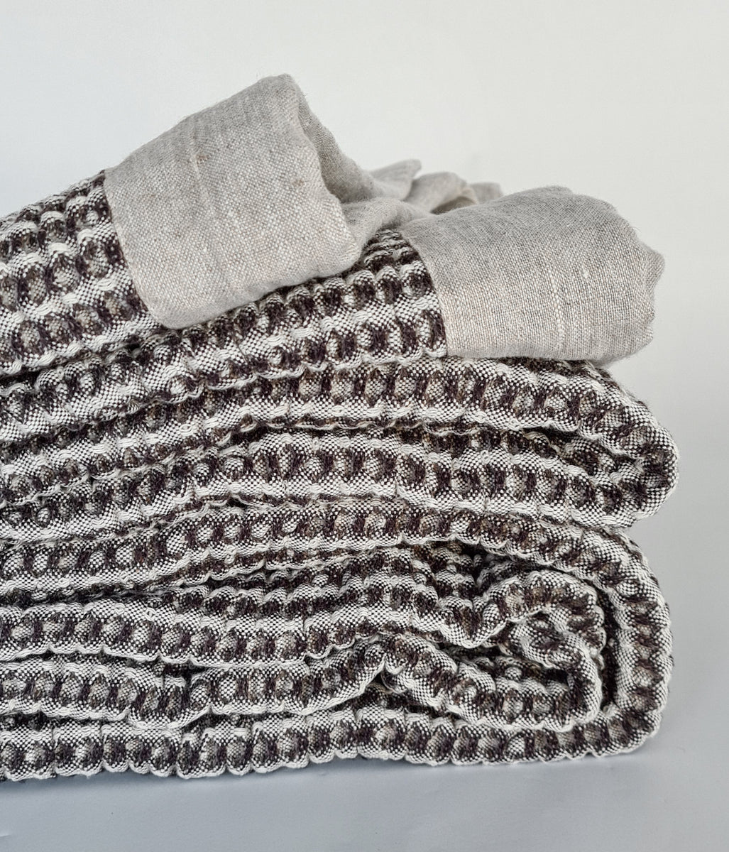 Salt & Pepper (grey border) – ithaca homeware